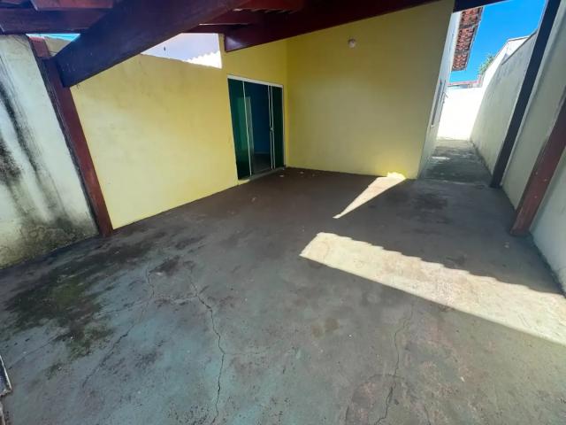 Casa / Sobrado para Venda em Uberlândia/MG Parque das Laranjeiras 2 Quartos