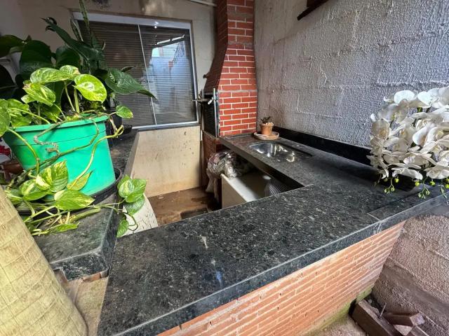 Casa / Sobrado para Venda em Uberlândia/MG Parque das Laranjeiras 2 Quartos
