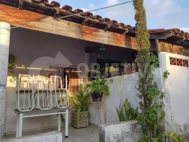 Casa / Sobrado para Venda em Uberlândia/MG Parque Residencial do Camaru 2 Quartos