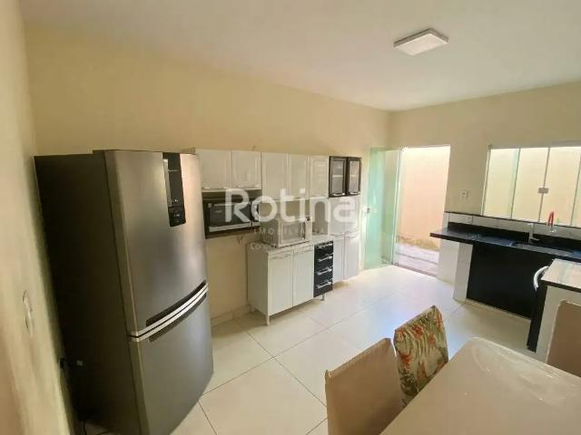 Casa / Sobrado para Venda em Uberlândia/MG Presidente Roosevelt 3 Quartos