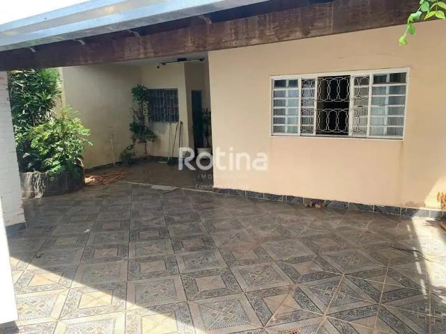 Casa / Sobrado para Venda em Uberlândia/MG Presidente Roosevelt 3 Quartos
