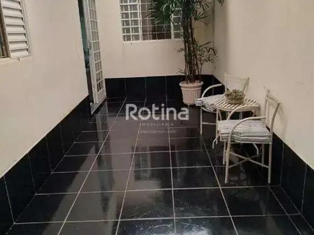 Casa / Sobrado para Venda em Uberlândia/MG Presidente Roosevelt 3 Quartos