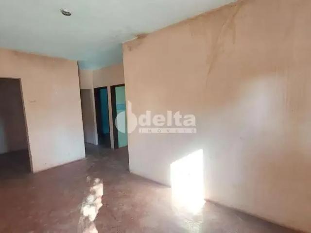 Casa / Sobrado para Venda em Uberlândia/MG Presidente Roosevelt 3 Quartos
