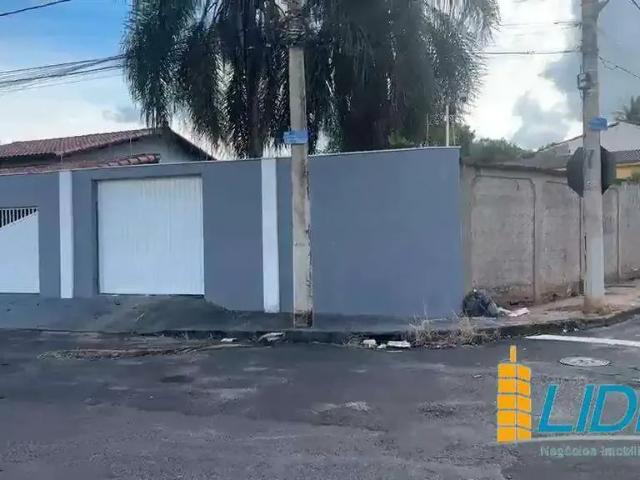 Casa / Sobrado para Venda em Uberlândia/MG Presidente Roosevelt 3 Quartos