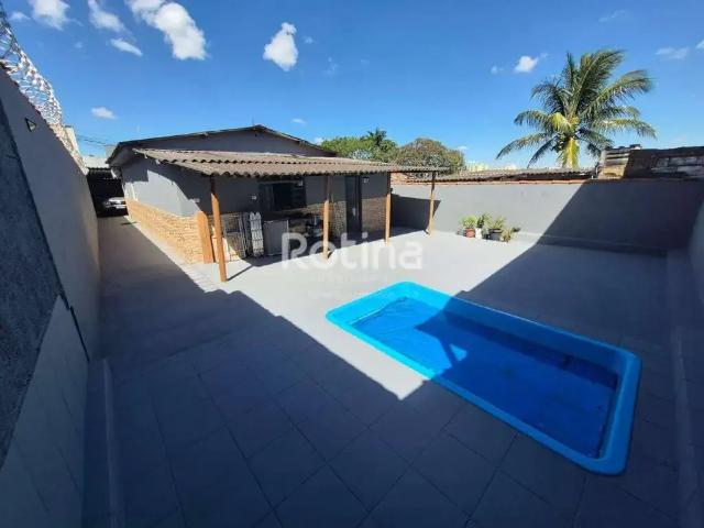 Casa / Sobrado para Venda em Uberlândia/MG Presidente Roosevelt 3 Quartos