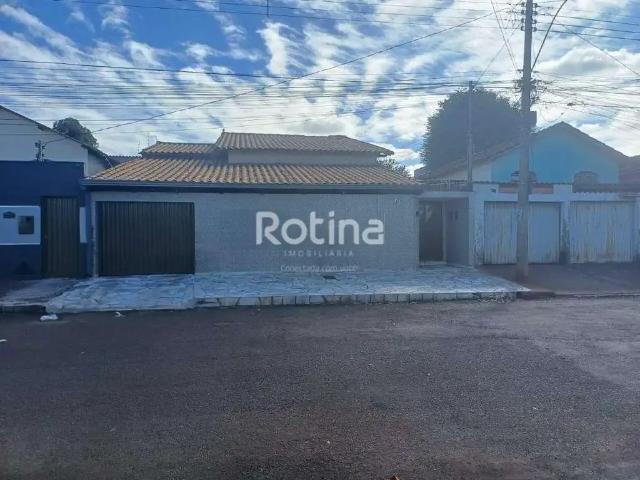Casa / Sobrado para Venda em Uberlândia/MG Presidente Roosevelt 4 Quartos