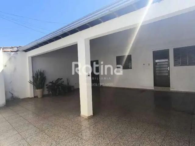 Casa / Sobrado para Venda em Uberlândia/MG Presidente Roosevelt 5 Quartos
