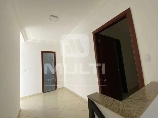 Casa / Sobrado para Venda em Uberlândia/MG Presidente Roosevelt 5 Quartos