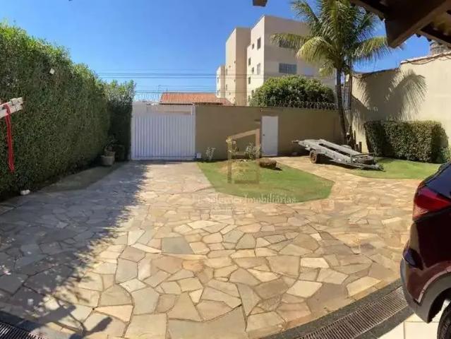 Casa / Sobrado para Venda em Uberlândia/MG Presidente Roosevelt 5 Quartos