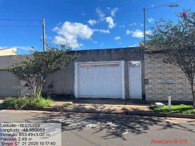 Casa / Sobrado para Venda em Uberlândia/MG Residencial Lago Azul 2 Quartos