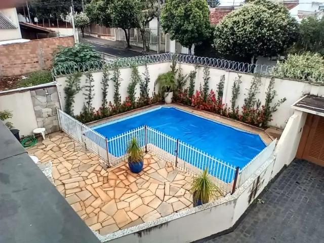 Casa / Sobrado para Venda em Uberlândia/MG Tabajaras 3 Quartos