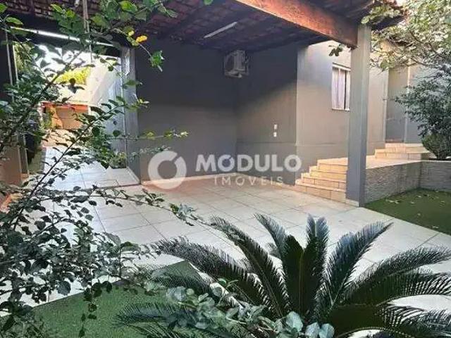 Casa / Sobrado para Venda em Uberlândia/MG Tabajaras 3 Quartos