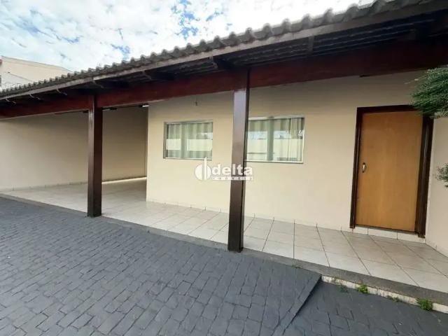 Casa / Sobrado para Venda em Uberlândia/MG Tabajaras 3 Quartos