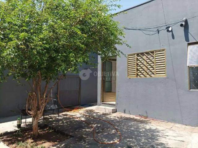 Casa / Sobrado para Venda em Uberlândia/MG Taiaman 5 Quartos