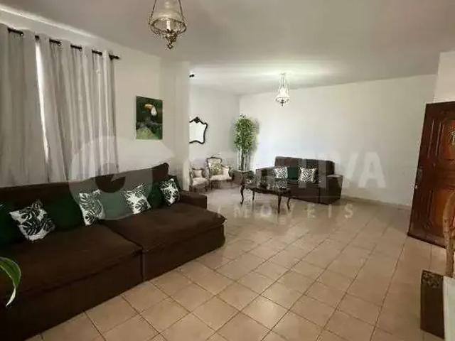 Casa / Sobrado para Venda em Uberlândia/MG Tubalina 3 Quartos