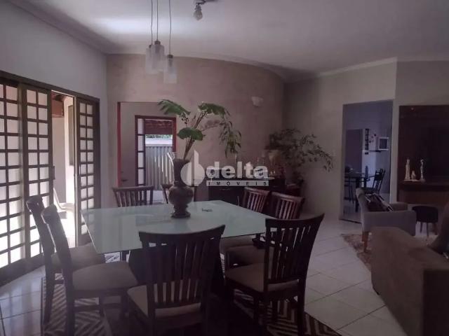 Casa / Sobrado para Venda em Uberlândia/MG Tubalina 3 Quartos