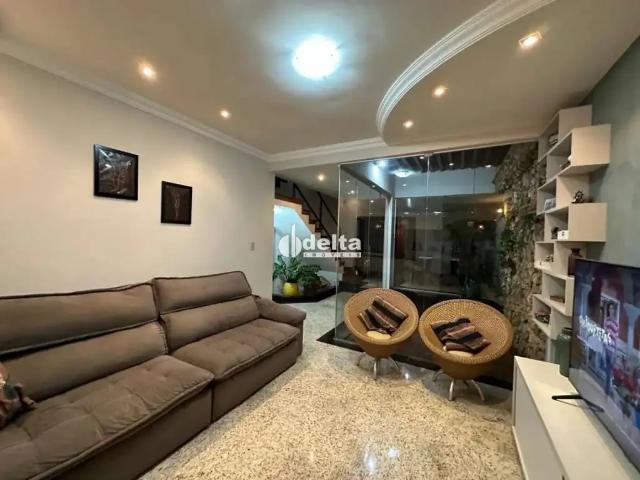 Casa / Sobrado para Venda em Uberlândia/MG Tubalina 5 Quartos