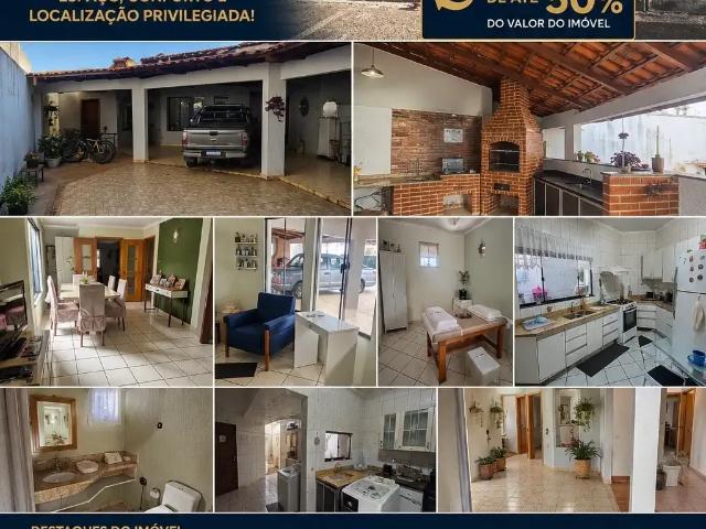 Casa / Sobrado para Venda em Uberlândia/MG Umuarama 4 Quartos