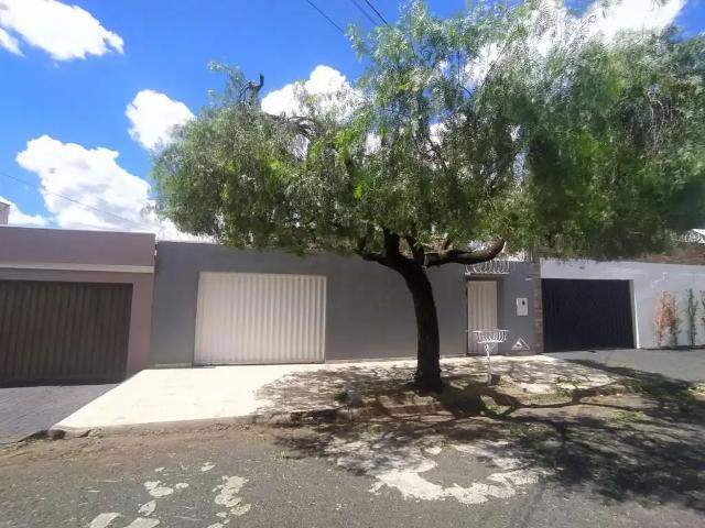 Casa / Sobrado para Venda em Uberlândia/MG Vigilato Pereira 4 Quartos