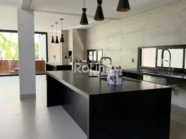 Casa / Sobrado para Venda em Uberlândia/MG Vigilato Pereira 3 Quartos
