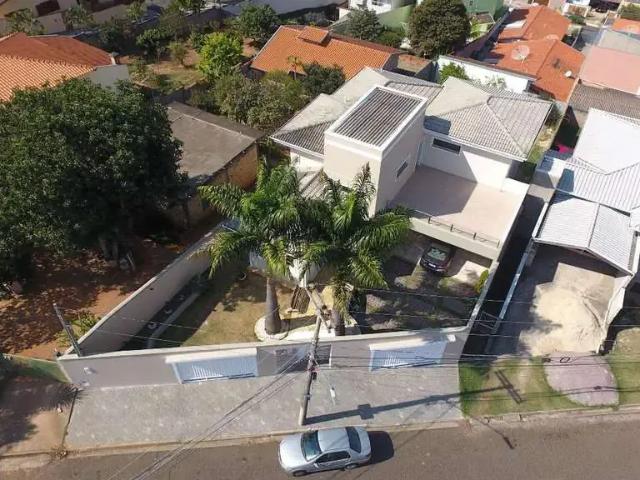 Casa / Sobrado para Venda em Valinhos/SP Jardim São Francisco 4 Quartos