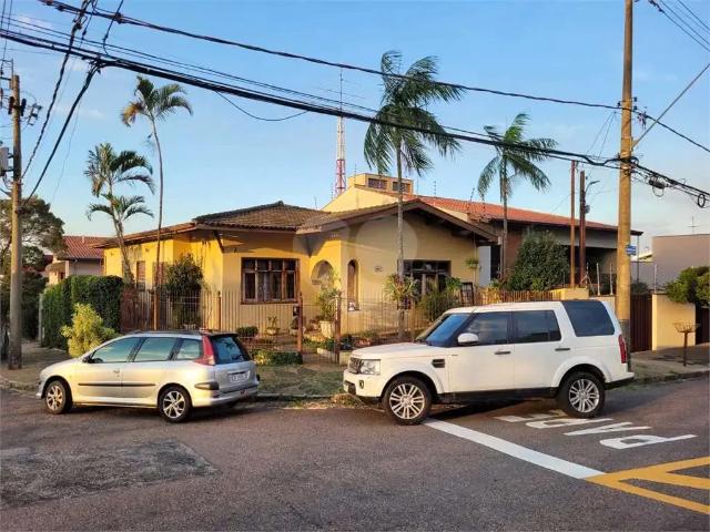 Casa / Sobrado para Venda em Valinhos/SP Parque Nova Suíça 3 Quartos