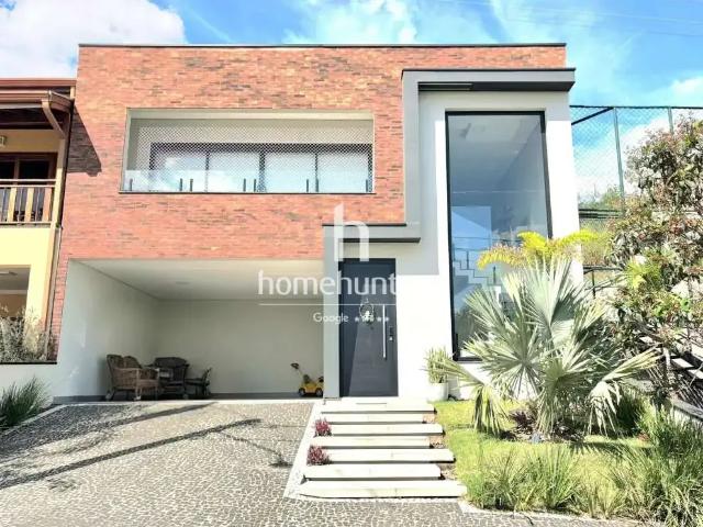 Casa / Sobrado para Venda em Valinhos/SP Roncáglia 4 Quartos