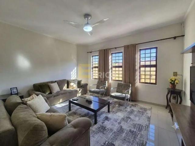 Casa / Sobrado para Venda em Valinhos/SP Vila Genoveva 4 Quartos
