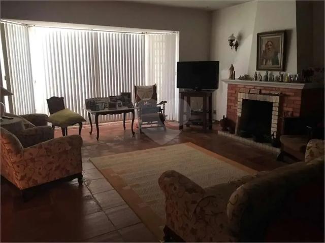 Casa / Sobrado para Venda em Valinhos/SP Vila Embaré 6 Quartos