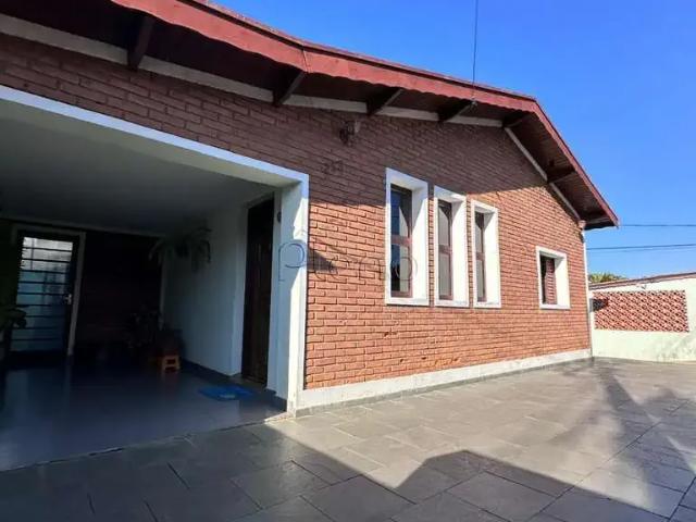 Casa / Sobrado para Venda em Valinhos/SP Vila Santo Antônio 4 Quartos