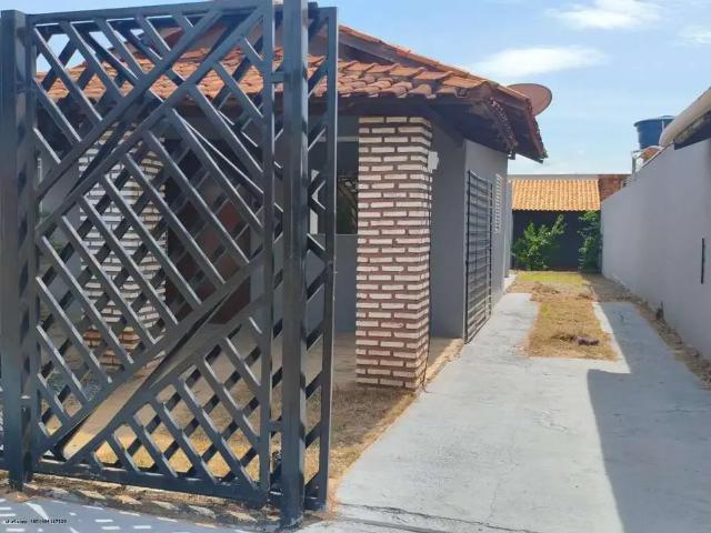 Casa / Sobrado para Venda em Várzea Grande/MT Canelas 3 Quartos