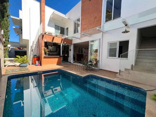 Casa / Sobrado para Venda em Varginha/MG Campos Elíseos 4 Quartos