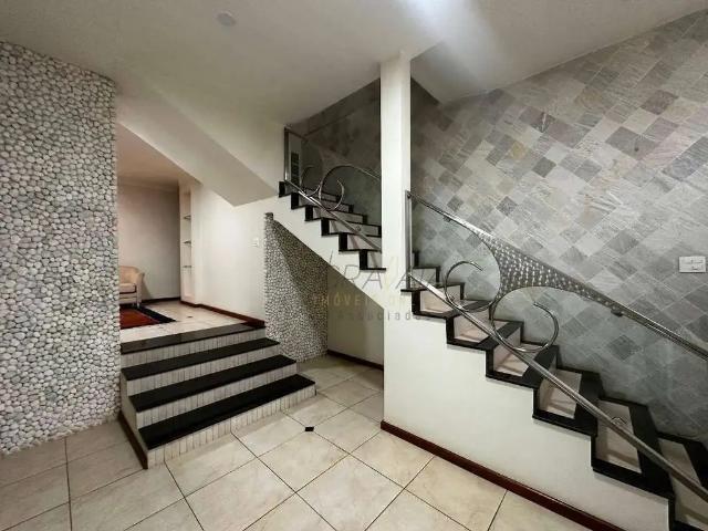 Casa / Sobrado para Venda em Varginha/MG Centro 4 Quartos