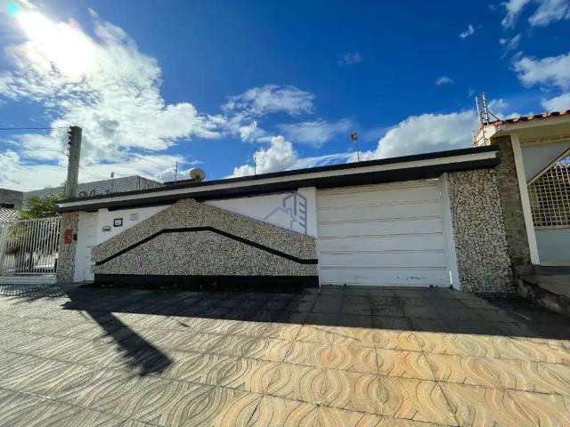 Casa / Sobrado para Venda em Vitória da Conquista/BA Candeias 5 Quartos