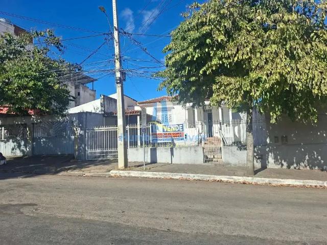 Casa / Sobrado para Venda em Vitória da Conquista/BA Centro 4 Quartos