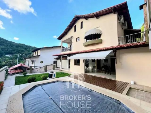 Casa / Sobrado para Venda em Vitória/ES Fradinhos 4 Quartos
