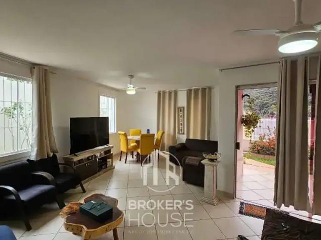 Casa / Sobrado para Venda em Vitória/ES Fradinhos 4 Quartos