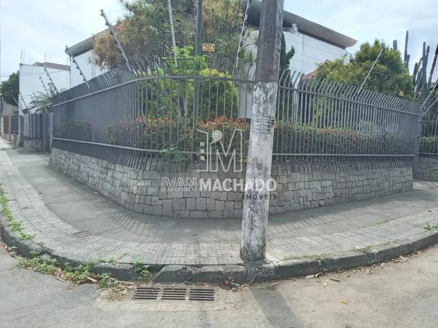 Casa / Sobrado para Venda em Vitória/ES Pontal de Camburi 4 Quartos