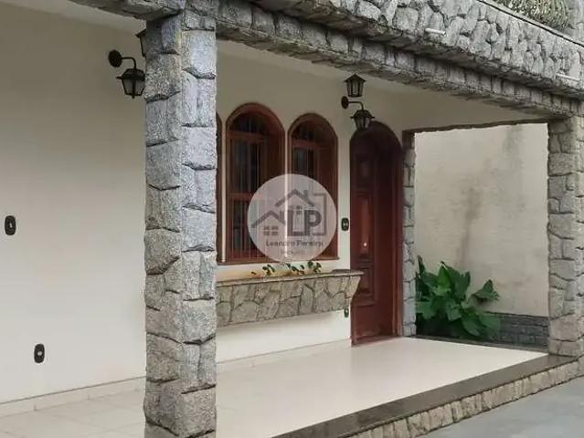 Casa / Sobrado para Venda em Volta Redonda/RJ Niterói 5 Quartos