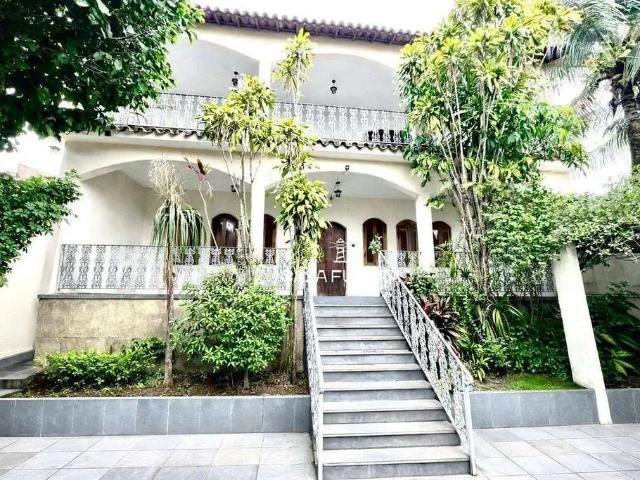 Casa / Sobrado para Venda em Volta Redonda/RJ São João 4 Quartos