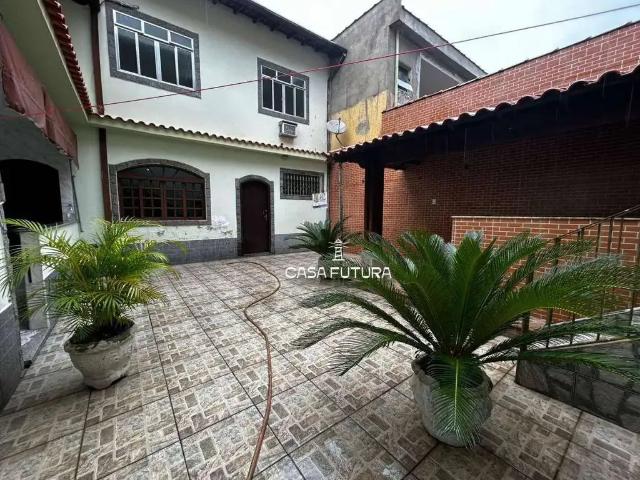 Casa / Sobrado para Venda em Volta Redonda/RJ São Luís 4 Quartos