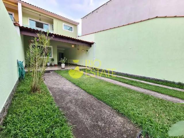Casa / Sobrado para Venda em Volta Redonda/RJ Santo Agostinho 4 Quartos