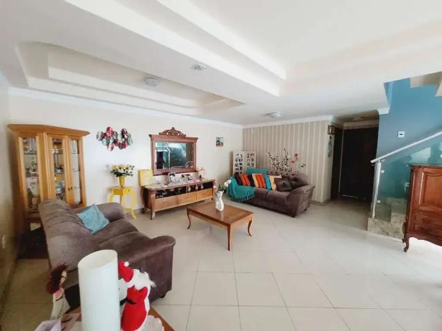 Casa / Sobrado para Venda em Volta Redonda/RJ Sessenta 5 Quartos