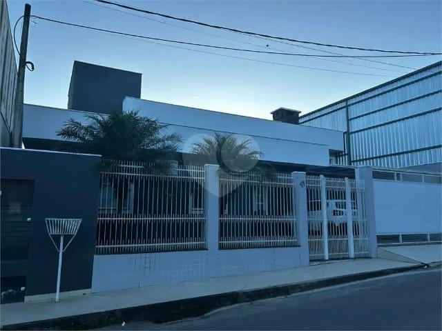 Casa / Sobrado para Venda em Volta Redonda/RJ Roma 3 Quartos