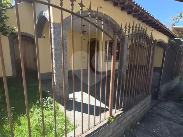 Casa / Sobrado para Venda em Volta Redonda/RJ Volta Grande 3 Quartos