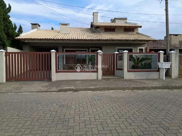 Casa / Sobrado para Venda em Xangri Lá/RS Centro 4 Quartos
