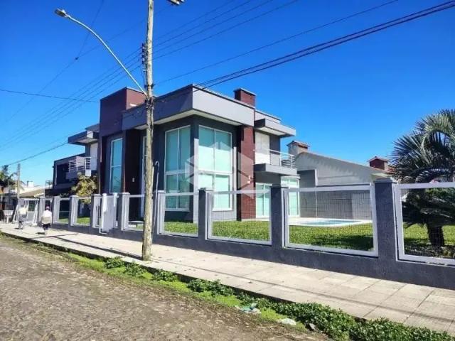 Casa / Sobrado para Venda em Xangri Lá/RS Centro 4 Quartos