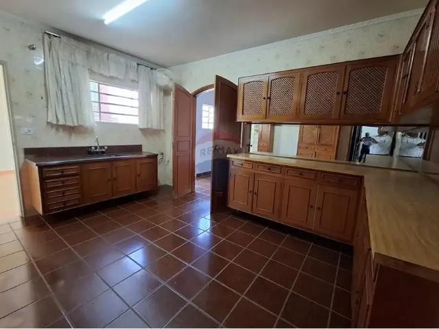 Casa / Sobrado para Venda em Aguaí/SP Centro 5 Quartos