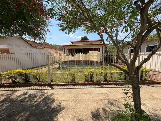 Casa / Sobrado para Venda em Águas da Prata/SP Centro 3 Quartos