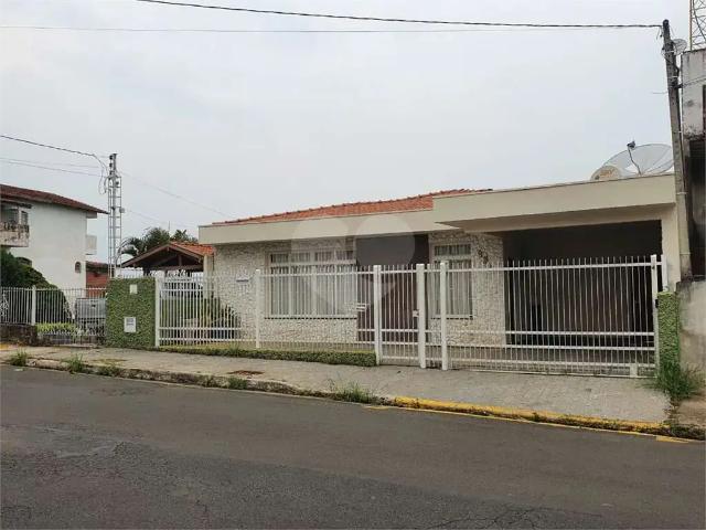 Casa / Sobrado para Venda em Águas de Lindóia/SP Centro 5 Quartos